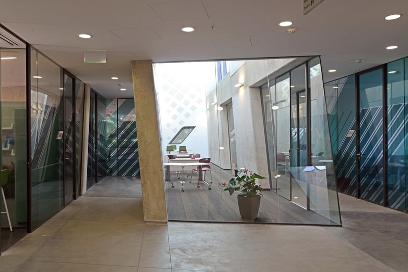 Decorative Glass – Taking Office Designing Up A Notch